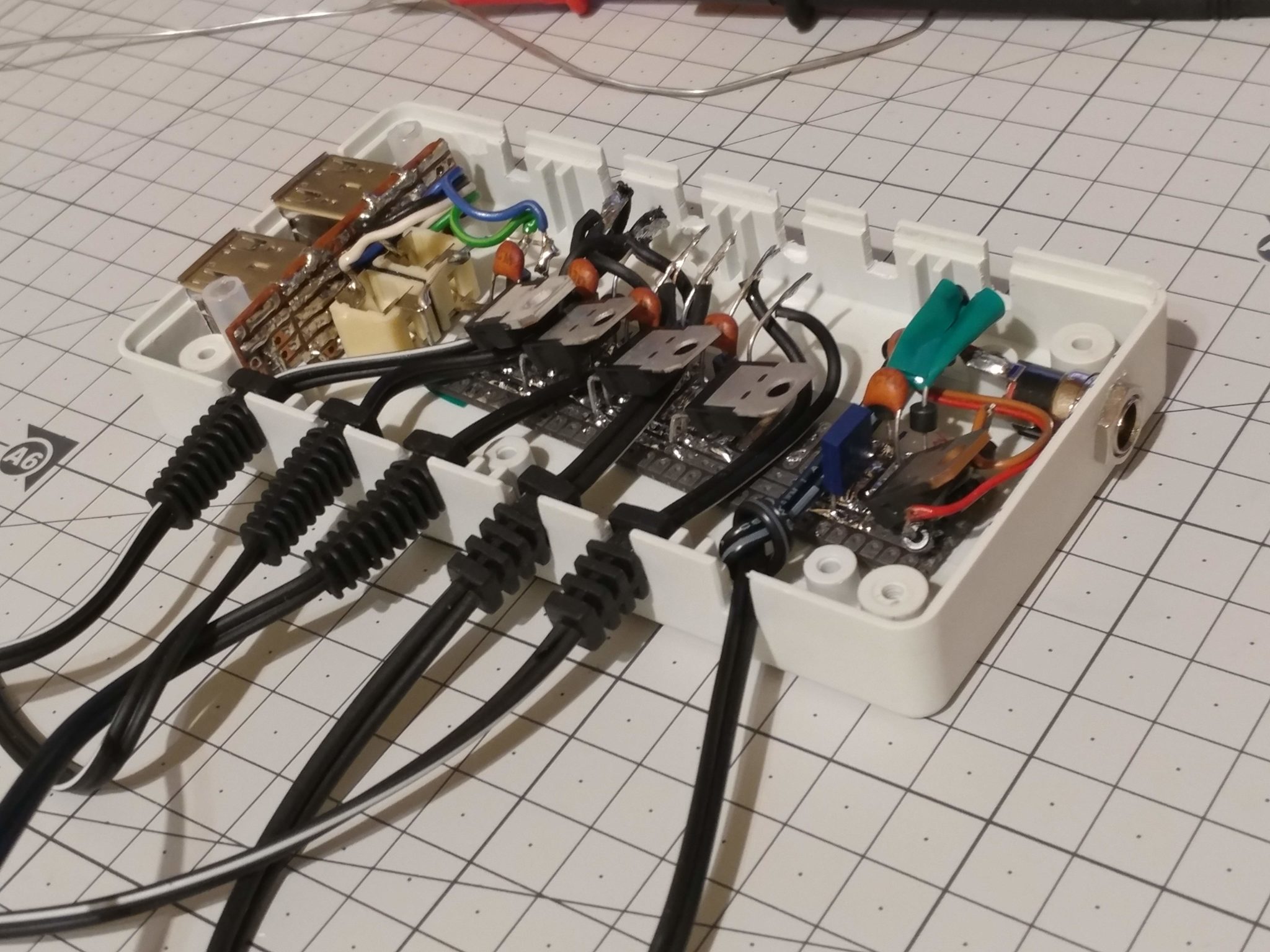 Power Supply with USB CV/Gate out - Caspius Labs